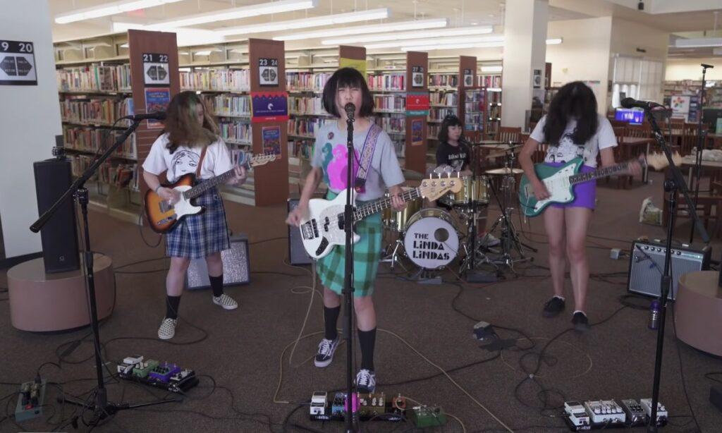 ¡Puro girl power! *La banda de morritas punk que canta contra el ...