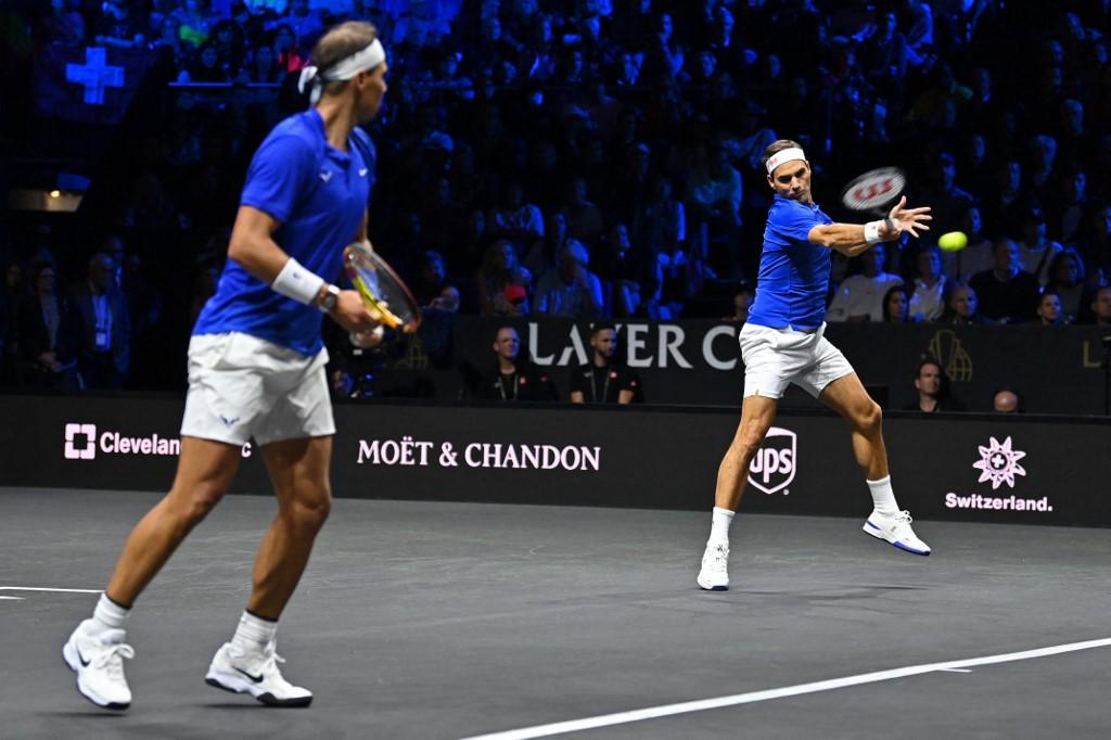 ¡Adiós, campeón!: *Roger Federer juega el último partido de su carrera* con su compa Rafa Nadal