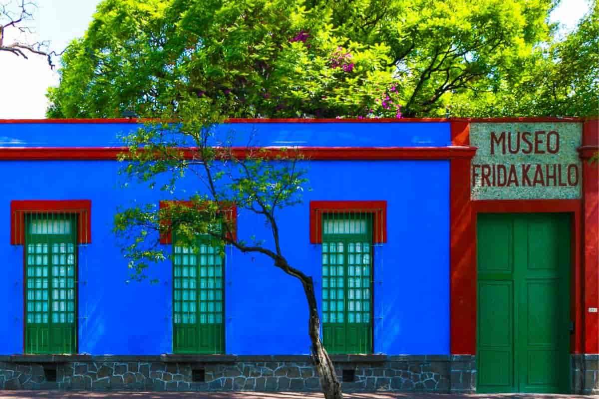 Museo Frida Kahlo celebra 65 años con exposición de más de 200 piezas
