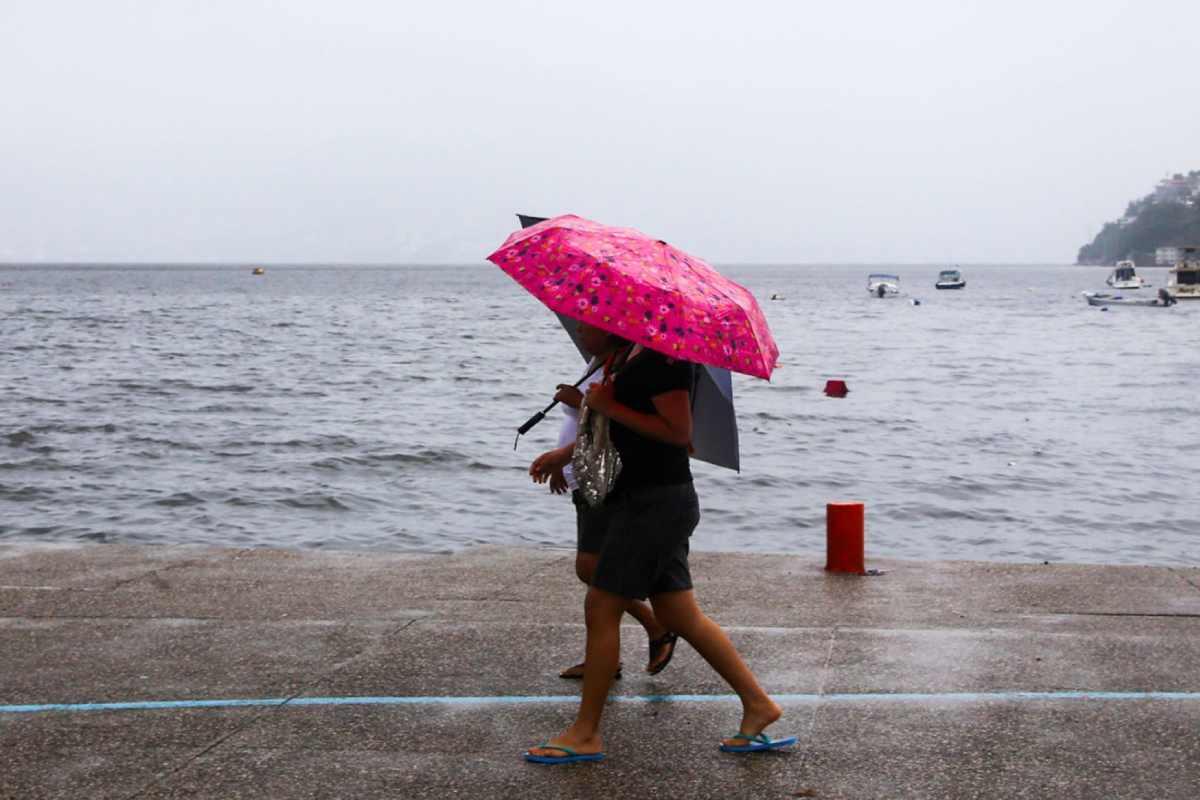 Lidia toca tierra como huracán categoría 4 en Tomatlán, Jalisco