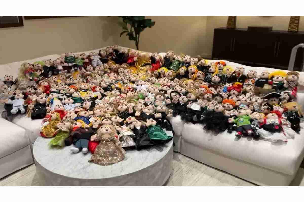 Adele presume su colección de peluches del dr. Simi: “¡Los amo!”